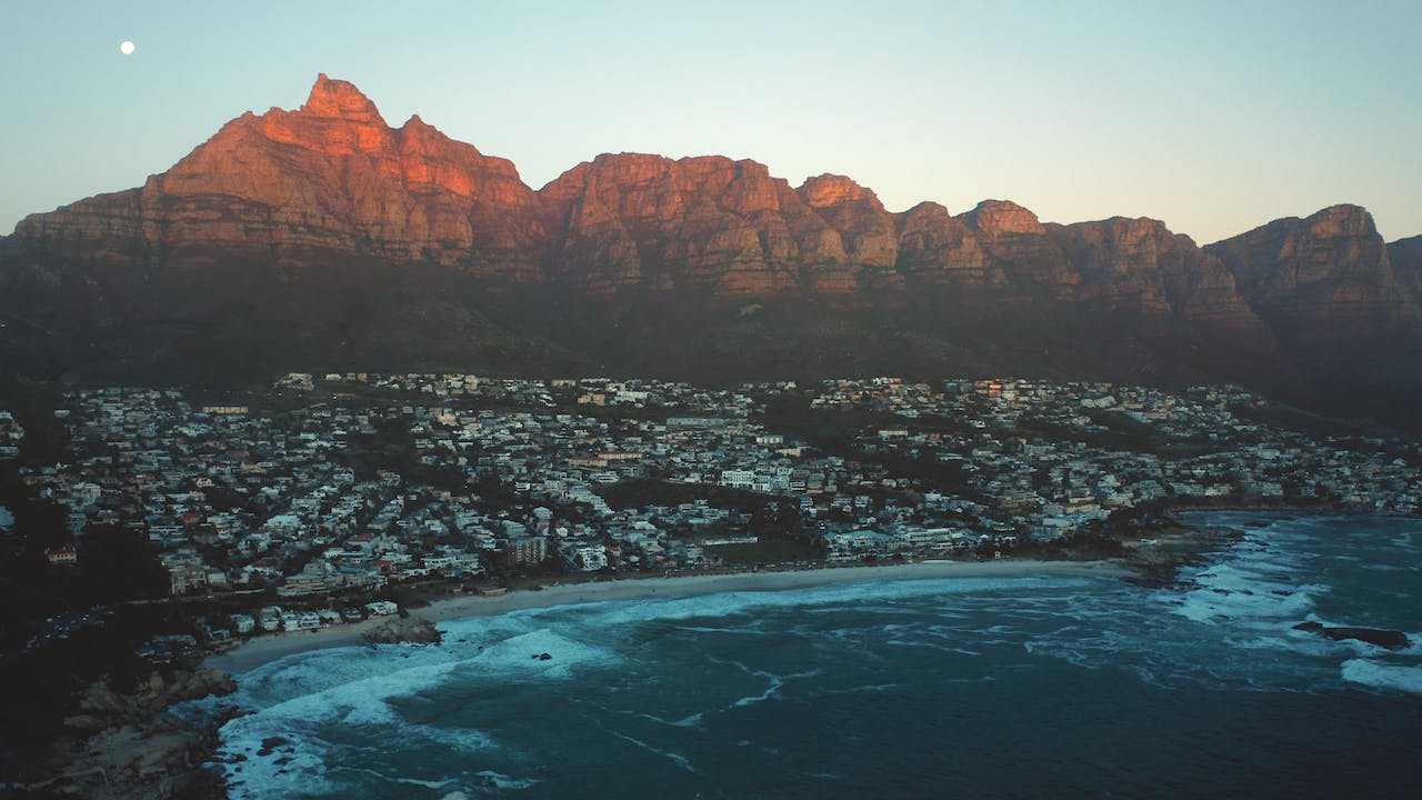 Cidade do Cabo: Um Mosaico Cultural entre Montanhas e Oceano ...